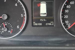 Brūns Volkswagen Multivan 2017 Liepāja, ar dzinēja tilpumu 2.00 L un nobraukumu 196 tūkst. km par 25000 €, foto 19 vietnē AUTOMOTO.COM.LV