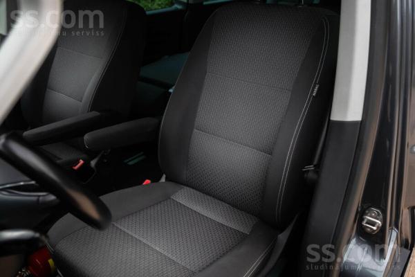 Brūns Volkswagen Multivan 2019 Rīga, ar dzinēja tilpumu 2.00 L un nobraukumu 131 tūkst. km par 26600 €, foto 8 vietnē AUTOMOTO.COM.LV
