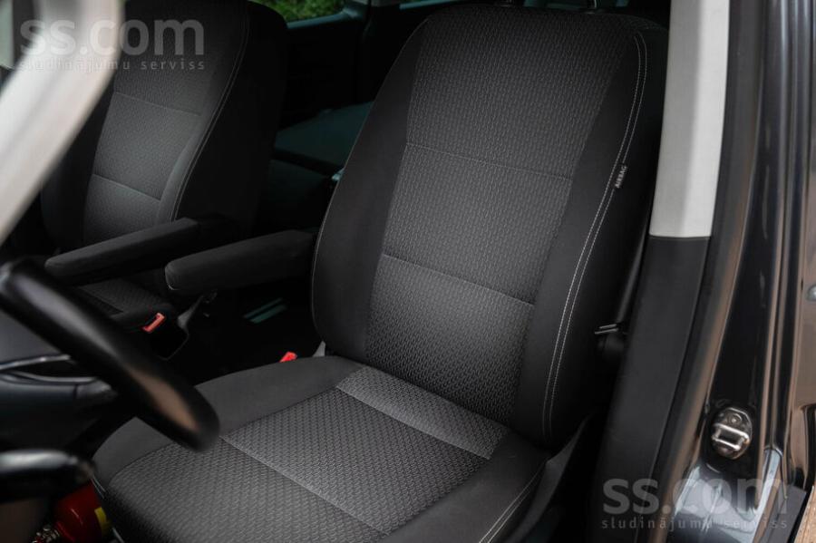 Brūns Volkswagen Multivan 2019 Rīga, ar dzinēja tilpumu 2.00 L un nobraukumu 131 tūkst. km par 26600 €, foto 8 vietnē AUTOMOTO.COM.LV