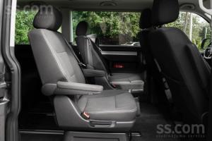 Brūns Volkswagen Multivan 2019 Rīga, ar dzinēja tilpumu 2.00 L un nobraukumu 131 tūkst. km par 26600 €, foto 11 vietnē AUTOMOTO.COM.LV