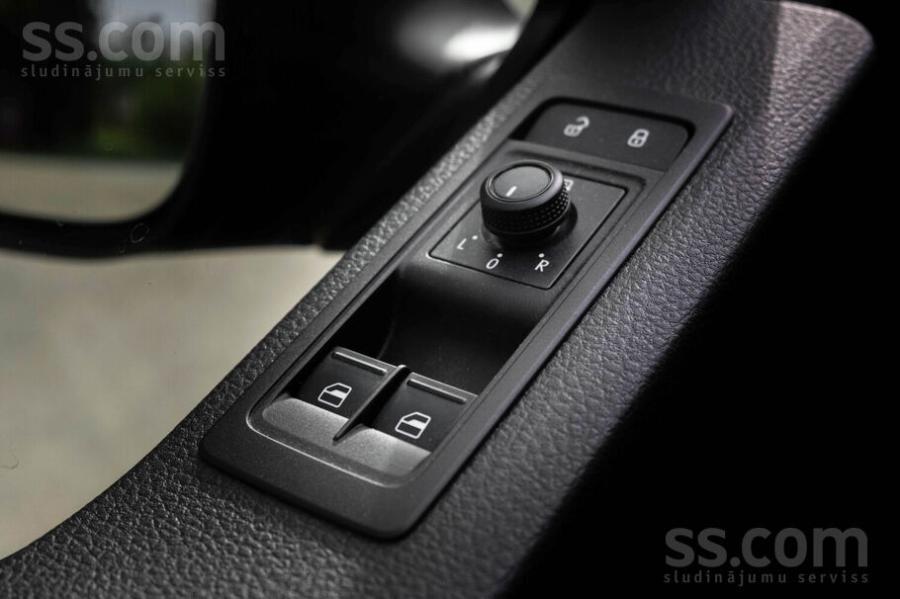 Brūns Volkswagen Multivan 2019 Rīga, ar dzinēja tilpumu 2.00 L un nobraukumu 131 tūkst. km par 26600 €, foto 14 vietnē AUTOMOTO.COM.LV