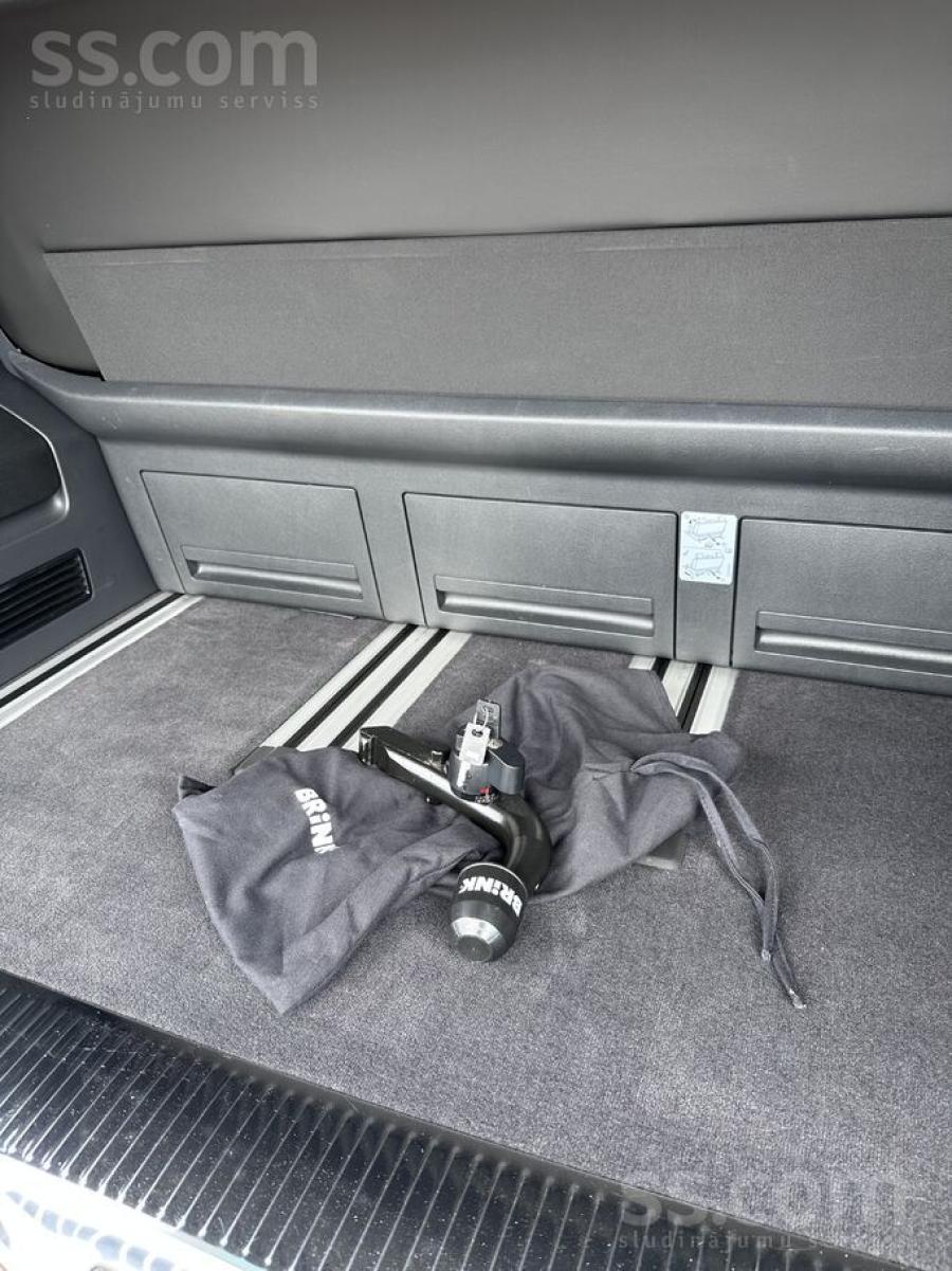 Brūns Volkswagen Multivan 2021 Rīga, ar dzinēja tilpumu 2.00 L un nobraukumu 84 tūkst. km par 49500 €, foto 14 vietnē AUTOMOTO.COM.LV