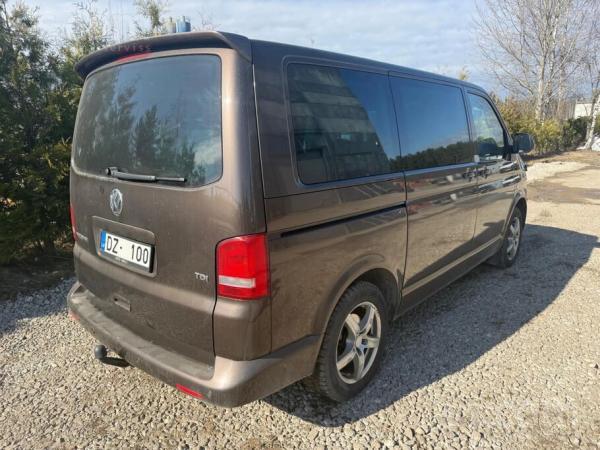 Brown Volkswagen Multivan 2010 in Riga, with an engine capacity of 2.00 L and mileage of 499 thousand km for 10500 €, photo 1 on AUTOMOTO.COM.LV