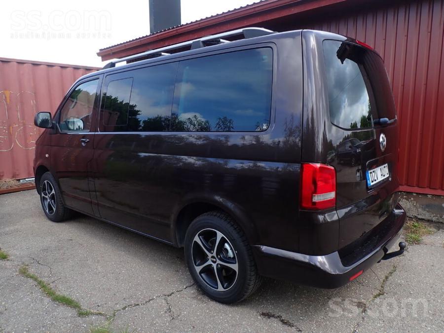 Brown Volkswagen Multivan 2010 in Liepaja, with an engine capacity of 2.00 L and mileage of 171 thousand km for 14450 €, photo 5 on AUTOMOTO.COM.LV