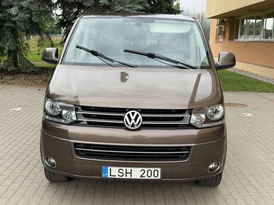 Brown Volkswagen Multivan 2010 in Kaunas, with an engine capacity of 1.97 L and mileage of 440 thousand km for 10300 €, photo 3 on AUTOMOTO.COM.LV