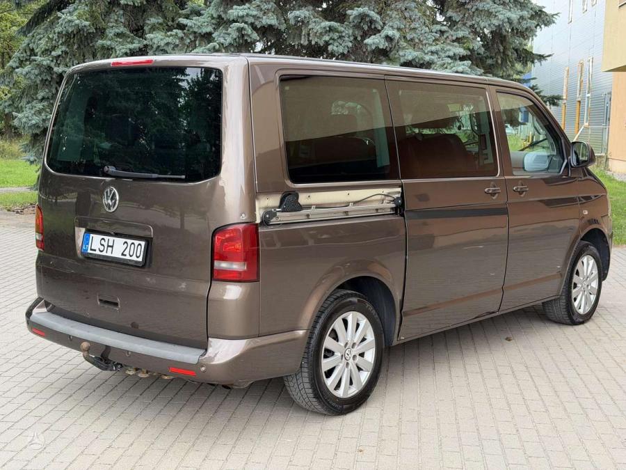 Brown Volkswagen Multivan 2010 in Kaunas, with an engine capacity of 1.97 L and mileage of 440 thousand km for 10300 €, photo 5 on AUTOMOTO.COM.LV