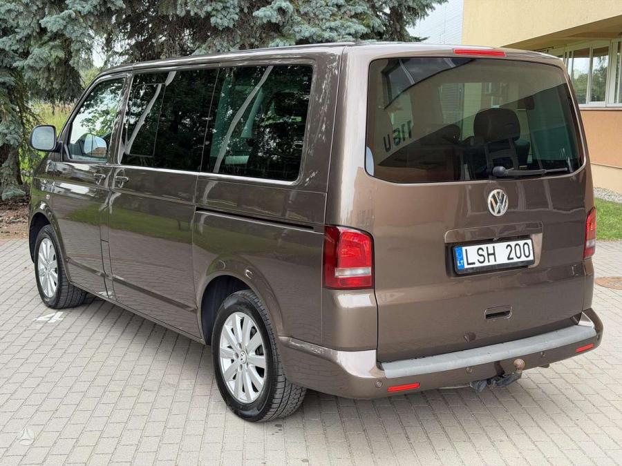 Brown Volkswagen Multivan 2010 in Kaunas, with an engine capacity of 1.97 L and mileage of 440 thousand km for 10300 €, photo 7 on AUTOMOTO.COM.LV