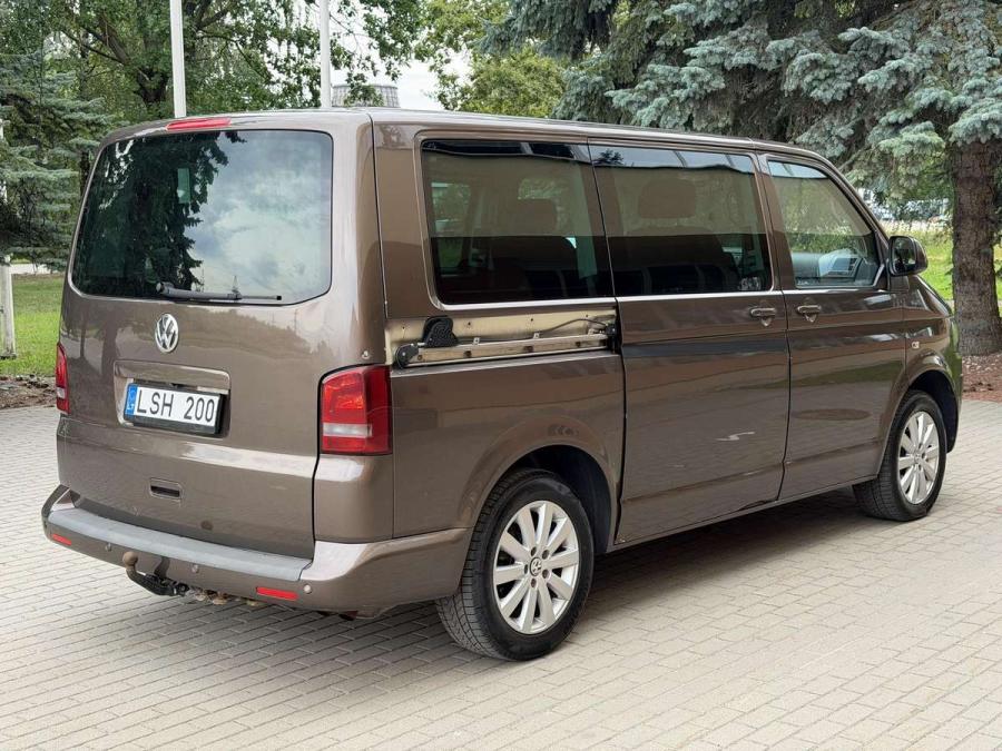 Brown Volkswagen Multivan 2010 in Kaunas, with an engine capacity of 1.97 L and mileage of 440 thousand km for 10300 €, photo 10 on AUTOMOTO.COM.LV