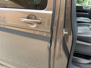 Brown Volkswagen Multivan 2010 in Kaunas, with an engine capacity of 1.97 L and mileage of 440 thousand km for 10300 €, photo 13 on AUTOMOTO.COM.LV
