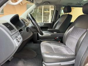 Brown Volkswagen Multivan 2010 in Kaunas, with an engine capacity of 1.97 L and mileage of 440 thousand km for 10300 €, photo 15 on AUTOMOTO.COM.LV