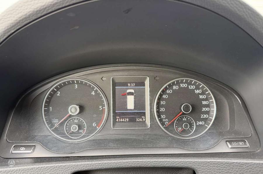 Brown Volkswagen Multivan 2010 in Kaunas, with an engine capacity of 1.97 L and mileage of 440 thousand km for 10300 €, photo 27 on AUTOMOTO.COM.LV