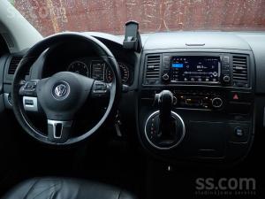 Brown Volkswagen Multivan 2010 in Liepaja, with an engine capacity of 2.00 L and mileage of 221 thousand km for 14550 €, photo 10 on AUTOMOTO.COM.LV