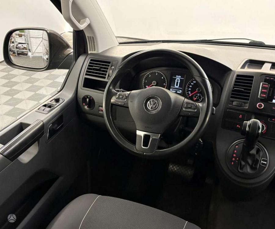 Brūns Volkswagen Multivan 2011 Marijampole, ar dzinēja tilpumu 1.97 L un nobraukumu 221 tūkst. km par 14999 €, foto 15 vietnē AUTOMOTO.COM.LV