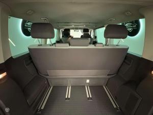 Brūns Volkswagen Multivan 2011 Marijampole, ar dzinēja tilpumu 1.97 L un nobraukumu 221 tūkst. km par 14999 €, foto 25 vietnē AUTOMOTO.COM.LV