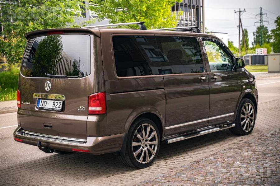 Brown Volkswagen Multivan 2013 in Riga, with an engine capacity of 2.00 L and mileage of 150 thousand km for 21990 €, photo 5 on AUTOMOTO.COM.LV
