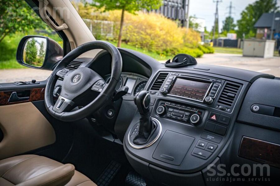 Brown Volkswagen Multivan 2013 in Riga, with an engine capacity of 2.00 L and mileage of 150 thousand km for 21990 €, photo 8 on AUTOMOTO.COM.LV