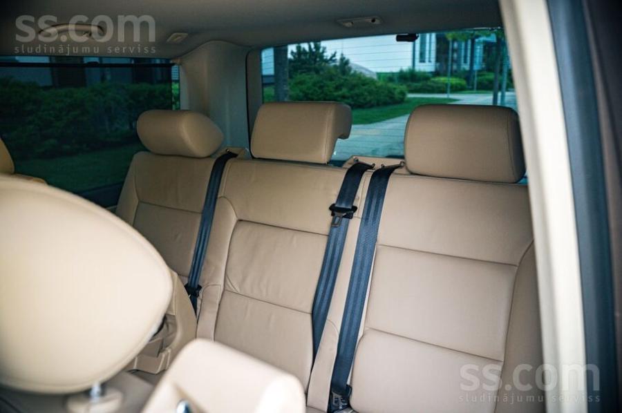 Brown Volkswagen Multivan 2013 in Riga, with an engine capacity of 2.00 L and mileage of 150 thousand km for 21990 €, photo 13 on AUTOMOTO.COM.LV