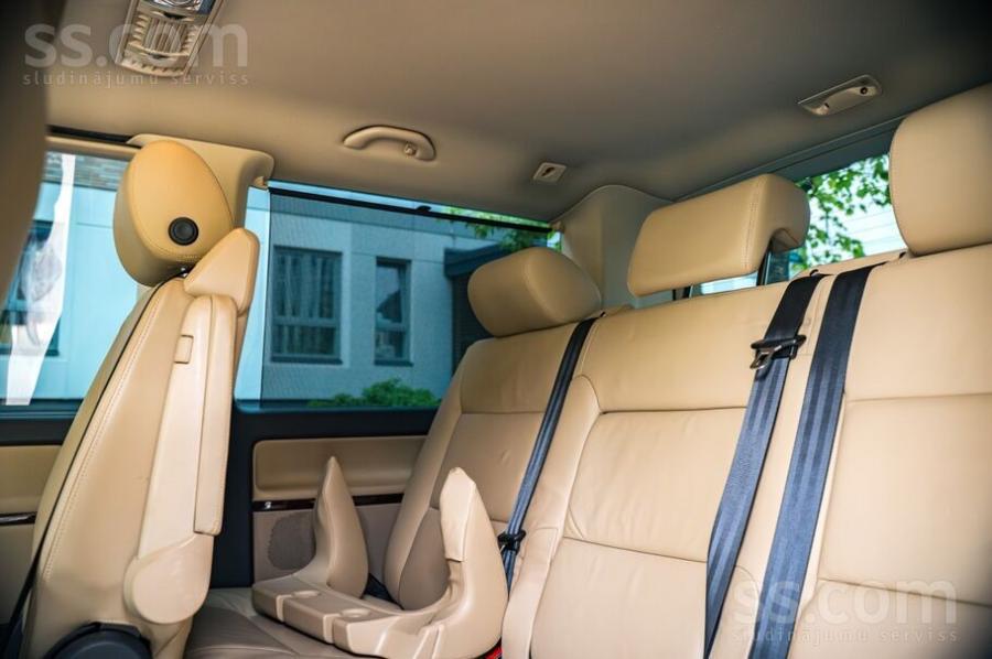 Brown Volkswagen Multivan 2013 in Riga, with an engine capacity of 2.00 L and mileage of 150 thousand km for 21990 €, photo 14 on AUTOMOTO.COM.LV