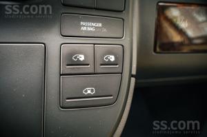 Brown Volkswagen Multivan 2013 in Riga, with an engine capacity of 2.00 L and mileage of 150 thousand km for 21990 €, photo 25 on AUTOMOTO.COM.LV