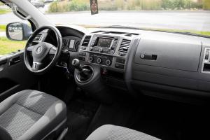 Brown Volkswagen Multivan 2013 in Kaunas, with an engine capacity of 2.00 L and mileage of 237 thousand km for 14300 €, photo 10 on AUTOMOTO.COM.LV
