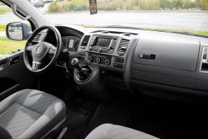 Brown Volkswagen Multivan 2013 in Kaunas, with an engine capacity of 1.97 L and mileage of 237 thousand km for 14300 €, photo 10 on AUTOMOTO.COM.LV