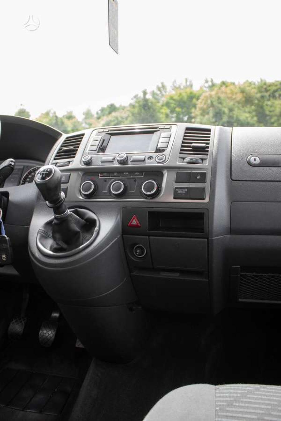 Brown Volkswagen Multivan 2013 in Kaunas, with an engine capacity of 1.97 L and mileage of 237 thousand km for 14300 €, photo 17 on AUTOMOTO.COM.LV