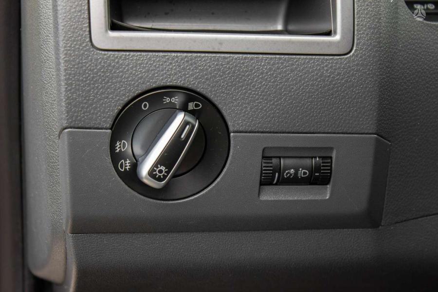 Brown Volkswagen Multivan 2013 in Kaunas, with an engine capacity of 1.97 L and mileage of 237 thousand km for 14300 €, photo 21 on AUTOMOTO.COM.LV