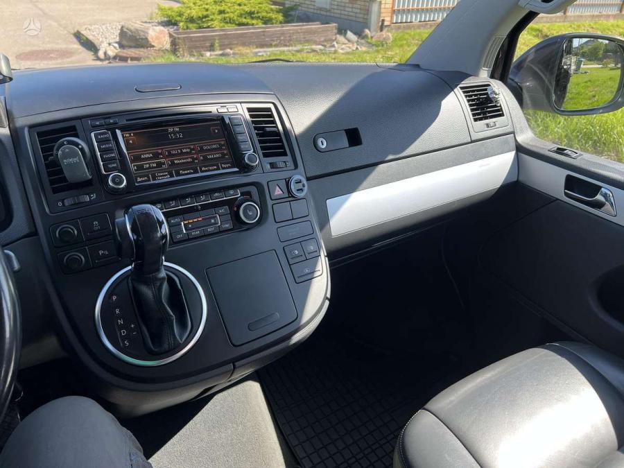 Brown Volkswagen Multivan 2013 in Kaunas, with an engine capacity of 1.97 L and mileage of 305 thousand km for 19500 €, photo 4 on AUTOMOTO.COM.LV
