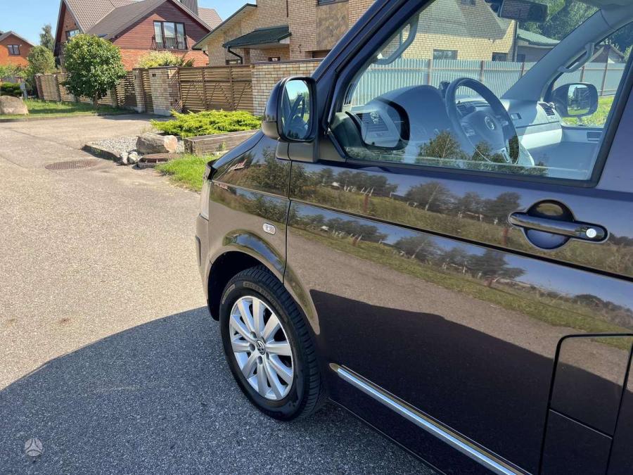 Brown Volkswagen Multivan 2013 in Kaunas, with an engine capacity of 1.97 L and mileage of 305 thousand km for 19500 €, photo 7 on AUTOMOTO.COM.LV