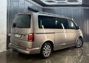 Brown Volkswagen Multivan 2015 in Valka, with an engine capacity of 2.00 L and mileage of 226 thousand km for 26999 €, photo 10 on AUTOMOTO.COM.LV