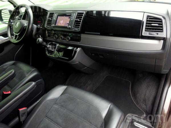 Brūns Volkswagen Multivan 2015 Rīga, ar dzinēja tilpumu 2.00 L un nobraukumu 309 tūkst. km par 17900 €, foto 8 vietnē AUTOMOTO.COM.LV