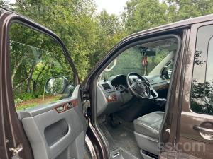 Brown Volkswagen Multivan 2015 in Jelgava, with an engine capacity of 2.00 L and mileage of 385 thousand km for 16900 €, photo 9 on AUTOMOTO.COM.LV