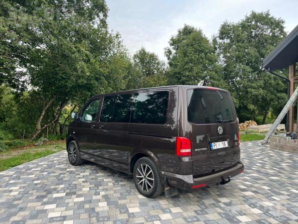 Brown Volkswagen Multivan 2015 in Jelgava, with an engine capacity of 2.00 L and mileage of 385 thousand km for 16900 €, photo 3 on AUTOMOTO.COM.LV