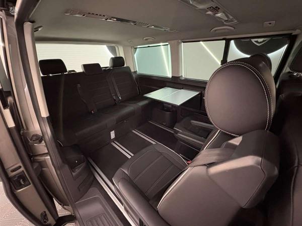 Brūns Volkswagen Multivan 2016 Marijampole, ar dzinēja tilpumu 1.97 L un nobraukumu 194 tūkst. km par 23999 €, foto 10 vietnē AUTOMOTO.COM.LV