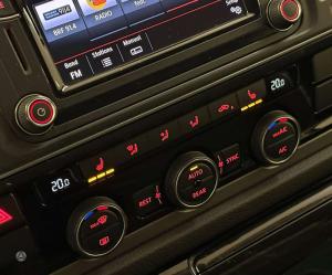 Brūns Volkswagen Multivan 2016 Marijampole, ar dzinēja tilpumu 1.97 L un nobraukumu 194 tūkst. km par 23999 €, foto 16 vietnē AUTOMOTO.COM.LV