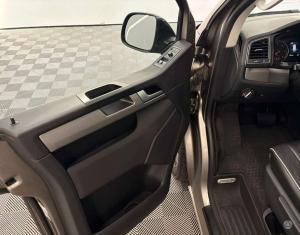Brūns Volkswagen Multivan 2016 Marijampole, ar dzinēja tilpumu 1.97 L un nobraukumu 194 tūkst. km par 23999 €, foto 26 vietnē AUTOMOTO.COM.LV