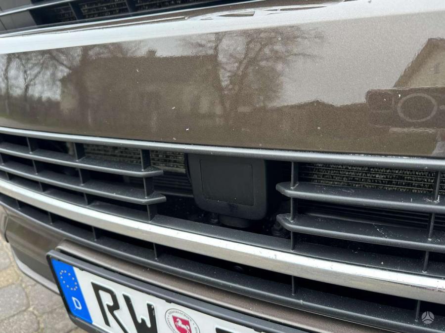 Brūns Volkswagen Multivan 2017 Viļņa, ar dzinēja tilpumu 1.97 L un nobraukumu 215 tūkst. km par 27755 €, foto 24 vietnē AUTOMOTO.COM.LV