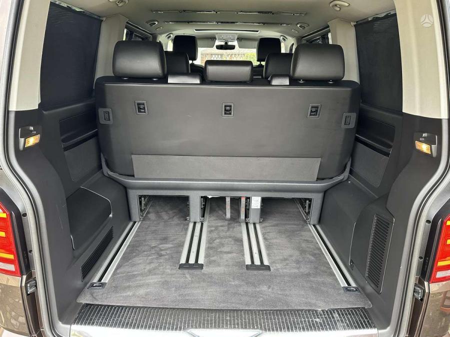Brūns Volkswagen Multivan 2017 Viļņa, ar dzinēja tilpumu 1.97 L un nobraukumu 215 tūkst. km par 27755 €, foto 28 vietnē AUTOMOTO.COM.LV