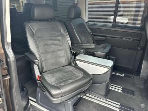 Brūns Volkswagen Multivan 2017 Viļņa, ar dzinēja tilpumu 1.97 L un nobraukumu 215 tūkst. km par 27755 €, foto 35 vietnē AUTOMOTO.COM.LV