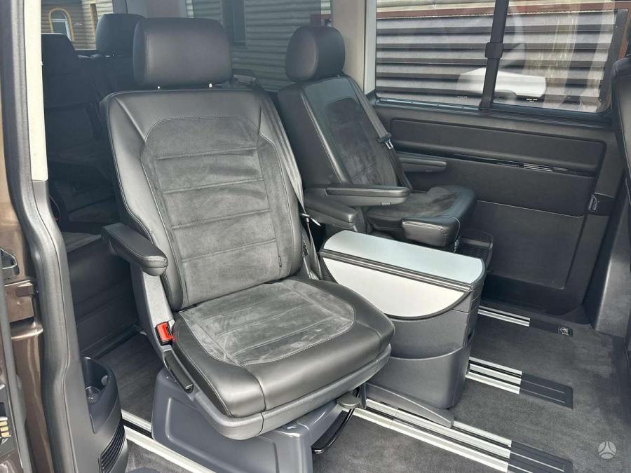 Brūns Volkswagen Multivan 2017 Viļņa, ar dzinēja tilpumu 1.97 L un nobraukumu 215 tūkst. km par 27755 €, foto 35 vietnē AUTOMOTO.COM.LV