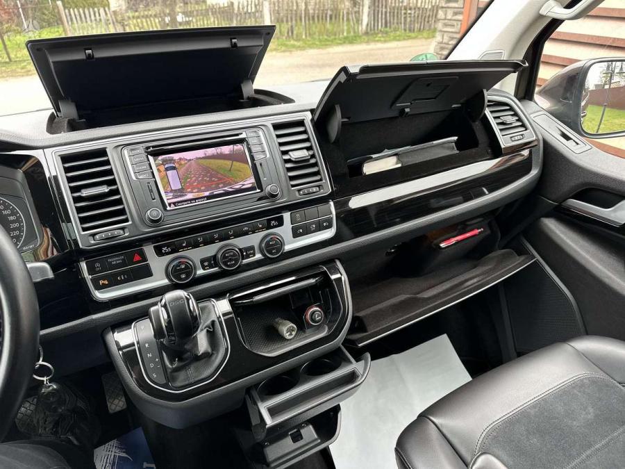 Brown Volkswagen Multivan 2017 in Vilnius, with an engine capacity of 1.97 L and mileage of 215 thousand km for 27350 €, photo 13 on AUTOMOTO.COM.LV