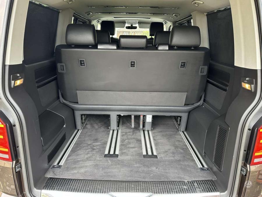 Brown Volkswagen Multivan 2017 in Vilnius, with an engine capacity of 1.97 L and mileage of 215 thousand km for 27350 €, photo 33 on AUTOMOTO.COM.LV