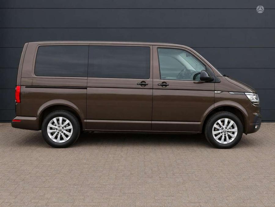 Brown Volkswagen Multivan 2018 in Vilnius, with an engine capacity of 1.97 L and mileage of 191 thousand km for 23990 €, photo 5 on AUTOMOTO.COM.LV