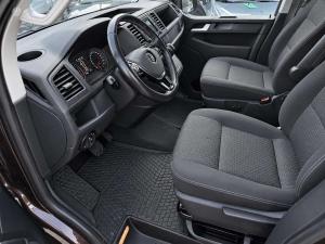 Brown Volkswagen Multivan 2018 in Vilnius, with an engine capacity of 1.97 L and mileage of 191 thousand km for 23990 €, photo 8 on AUTOMOTO.COM.LV