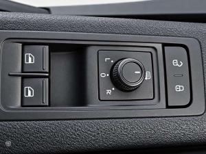 Brown Volkswagen Multivan 2018 in Vilnius, with an engine capacity of 1.97 L and mileage of 191 thousand km for 23990 €, photo 12 on AUTOMOTO.COM.LV