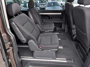 Brown Volkswagen Multivan 2018 in Vilnius, with an engine capacity of 1.97 L and mileage of 191 thousand km for 23990 €, photo 19 on AUTOMOTO.COM.LV