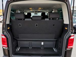 Brown Volkswagen Multivan 2018 in Vilnius, with an engine capacity of 1.97 L and mileage of 191 thousand km for 23990 €, photo 22 on AUTOMOTO.COM.LV