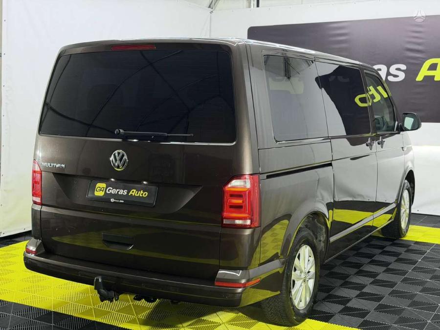 Brown Volkswagen Multivan 2019 in Vilnius, with an engine capacity of 1.97 L and mileage of 135 thousand km for 30950 €, photo 4 on AUTOMOTO.COM.LV