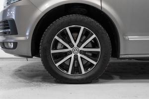 Brūns Volkswagen Multivan 2019 Viļņa, ar dzinēja tilpumu 2.00 L un nobraukumu 131 tūkst. km par 32150 €, foto 28 vietnē AUTOMOTO.COM.LV