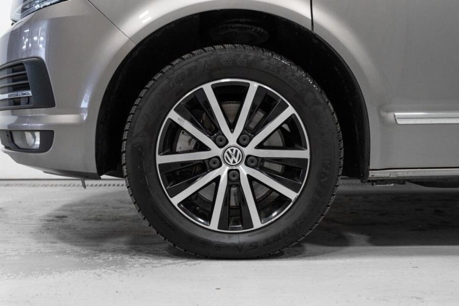 Brūns Volkswagen Multivan 2019 Viļņa, ar dzinēja tilpumu 2.00 L un nobraukumu 131 tūkst. km par 32150 €, foto 28 vietnē AUTOMOTO.COM.LV
